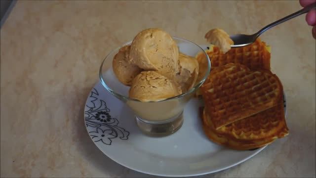 Мороженое КРЕМ БРЮЛЕ с вафлями на кефире Быстрый и простой рецепт Готовим с любовью