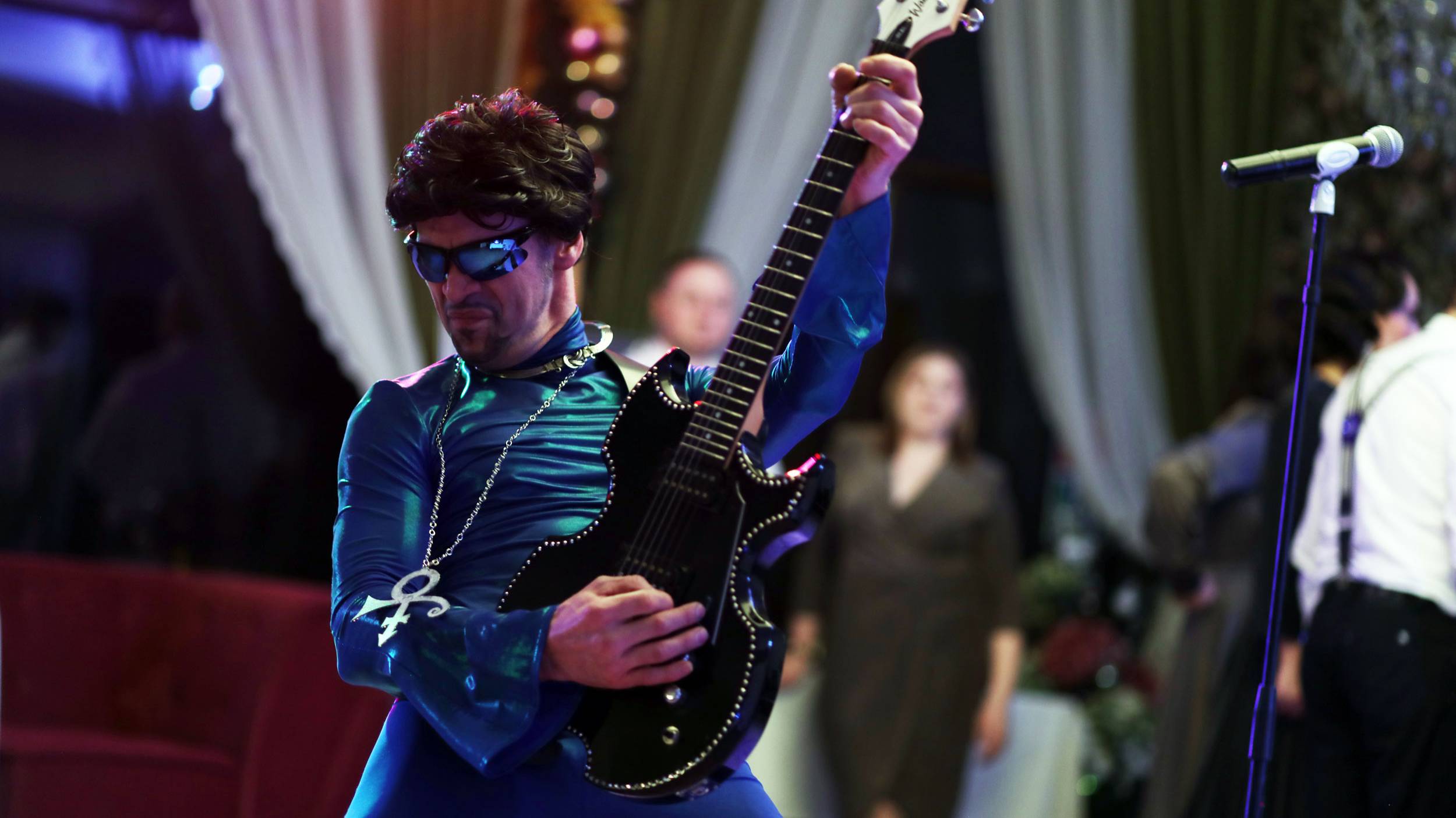 Двойник Принца (Prince) "Kiss"