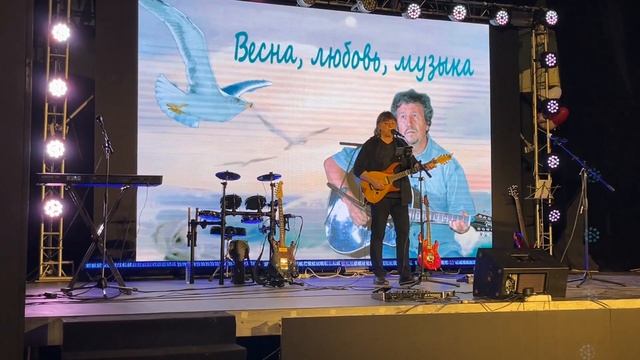 Станислав Бартенев - Помолимся за тех кого нет с нами. О России петь