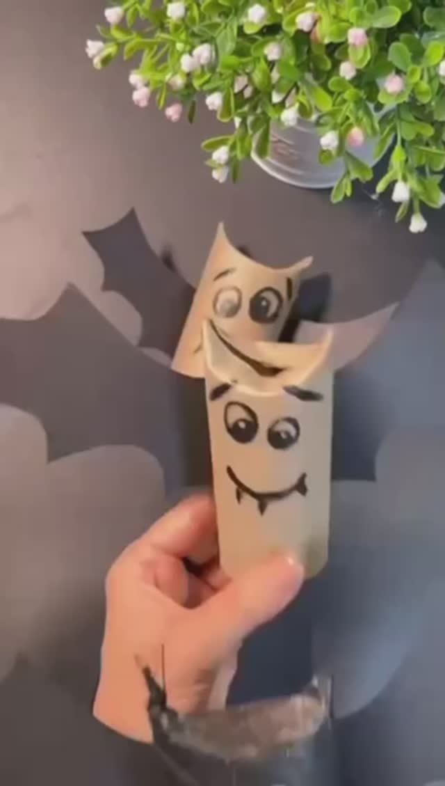 Своими руками декор на Хэллоуин. Летучая мышь 🦇 из втулки от туалетной бумаги 🧻