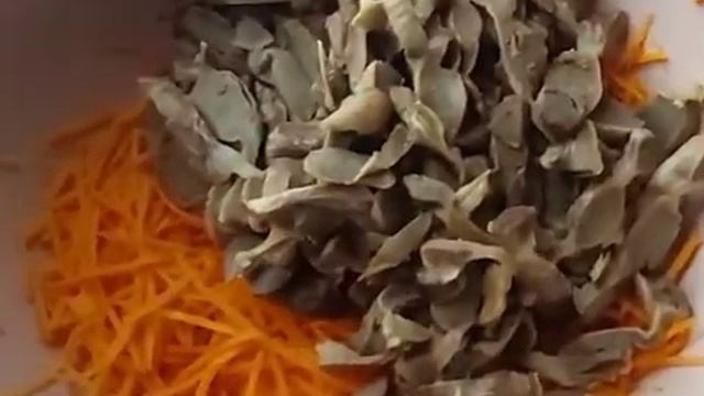 Салат хе из куриных желудков: