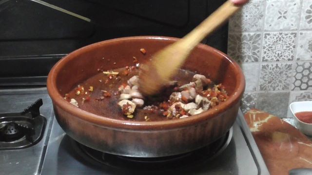 Вот так ты точно не готовил вермишель. Просто, и очень вкусно. Fedeua con carne.