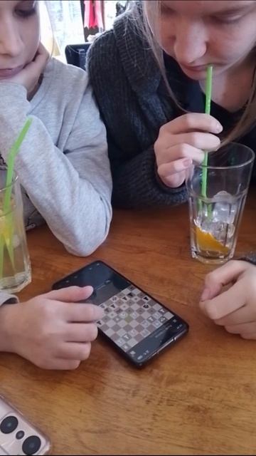 шахматная партия на пятнадцатилетие Кати short