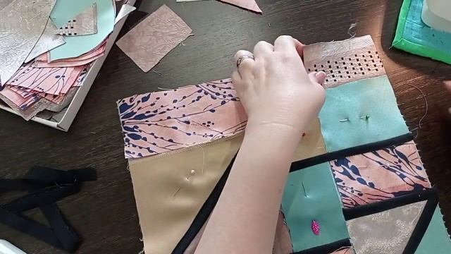 Пэчворк .Лоскутные витражи. Витраж из ткани. Утилизация ткани и одежды. Витражи из лоскутов.