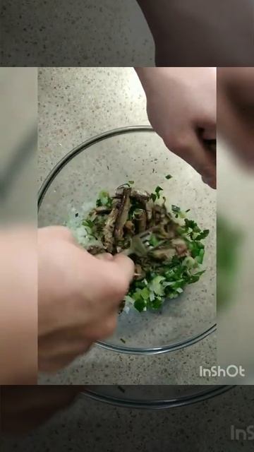 Картофельные биточки с начинкой из шпрот: