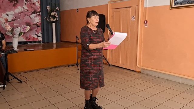 Людмила Разбродина. Читает стихотворение Н. Булатовой "Шагает солдат"