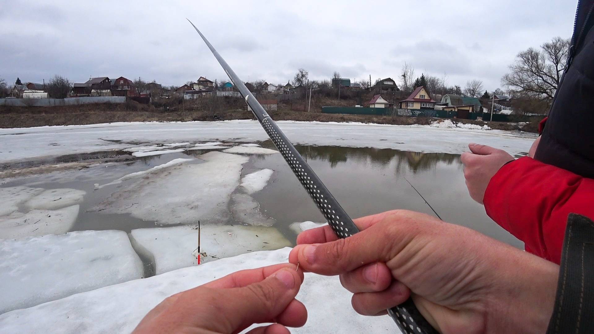 ПЕРВАЯ РЫБАЛКА НА ПОПЛАВОК в сезоне. КОГДА ВСЁ ЗАТОПЛЕНО. Ловля весной