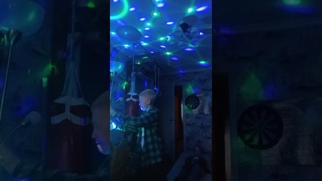 Вечеринка третья часть батут