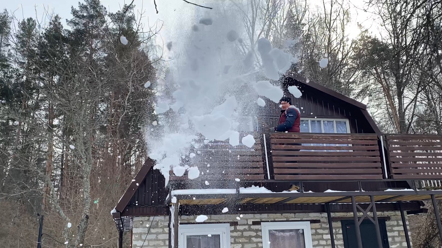 Планирую посадку саженцев на даче  и даже удалось снега в теплицу накидать.