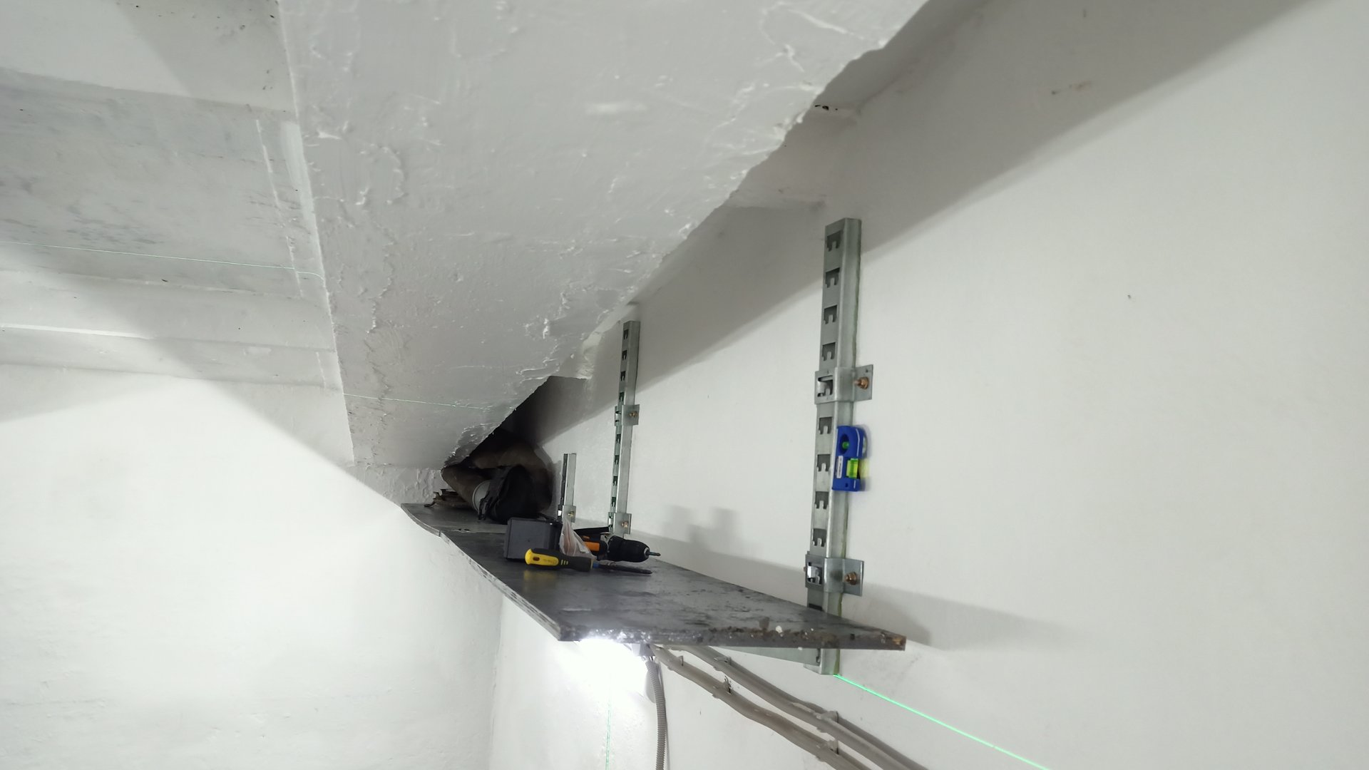 Полки в гараж .Какие выбрать .Какие выбрал я показываю на своем примере .