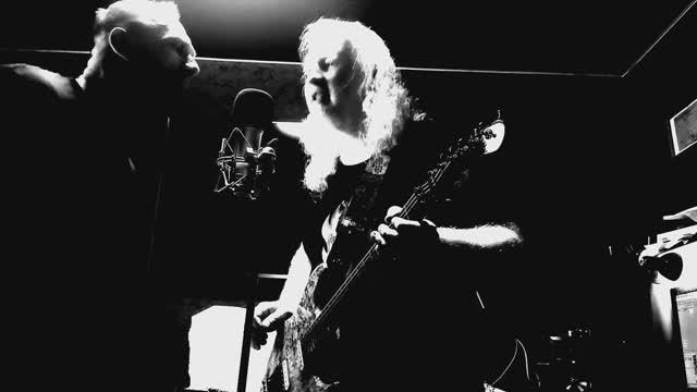 Чёрным по белому