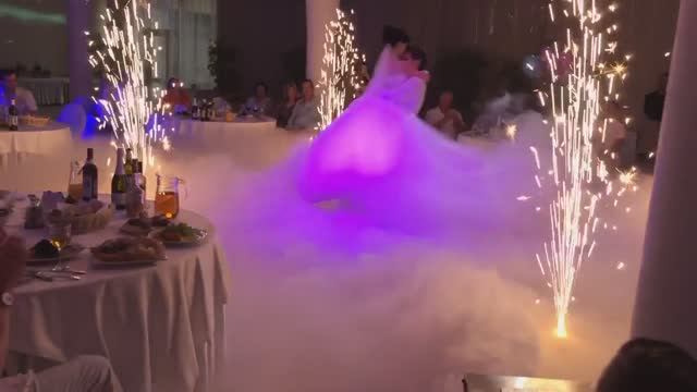 Тяжелый дым/Сценические фонтаны для первого танца