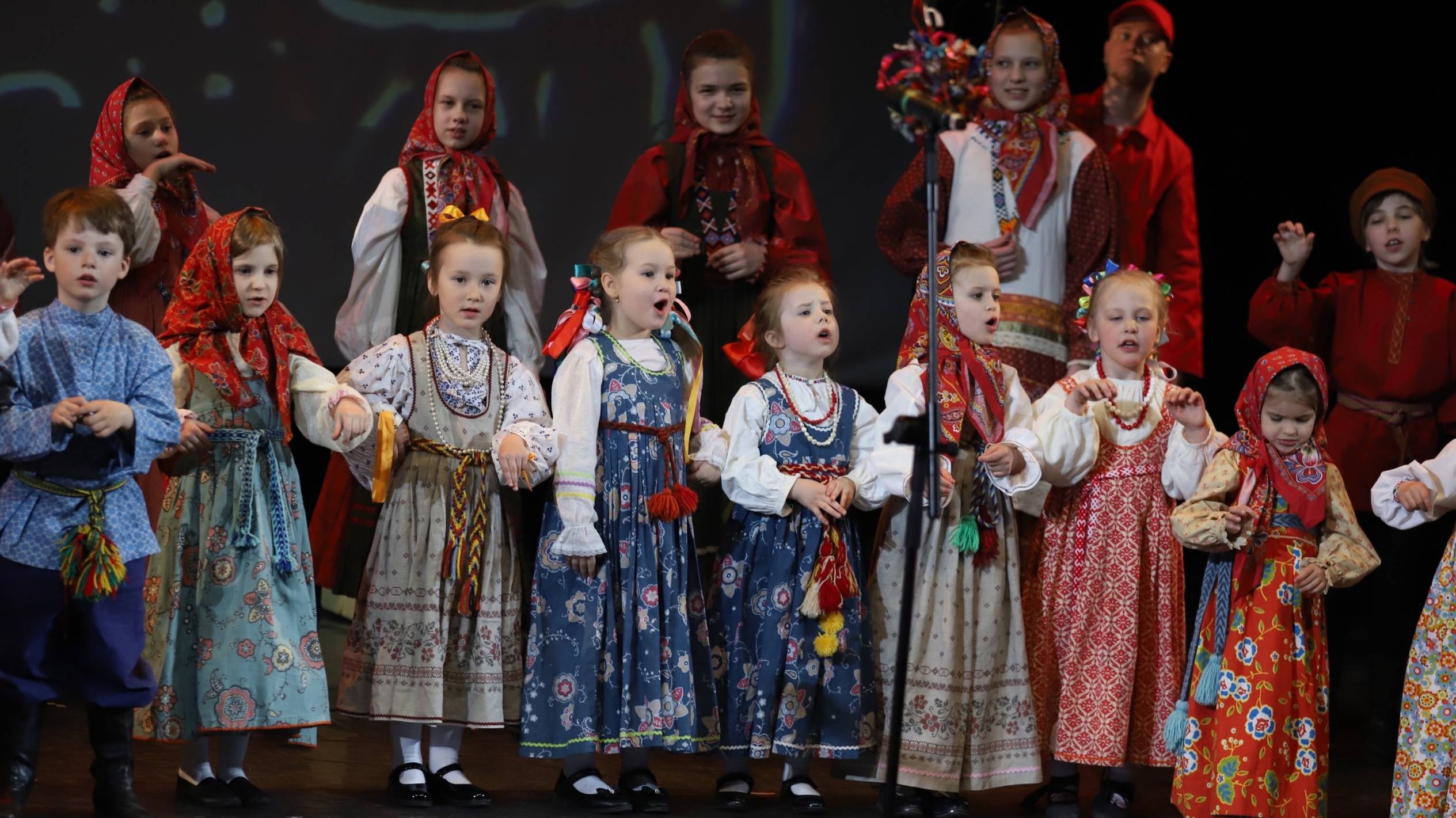 Юбилейный концерт ФА "Радуга"
Выступление подготовительных групп.