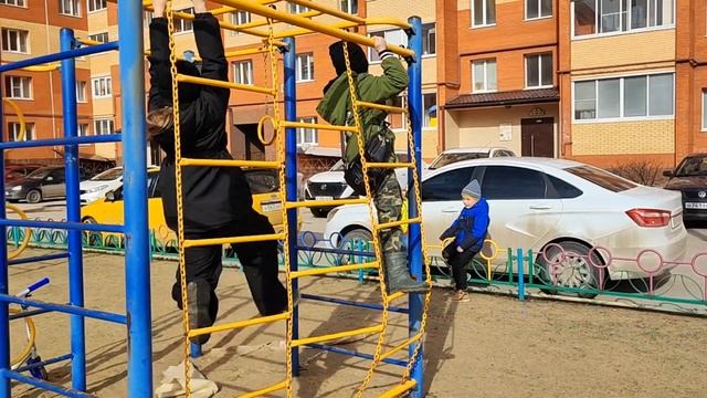 "Я с бабушкой своей дружу давным- давно"