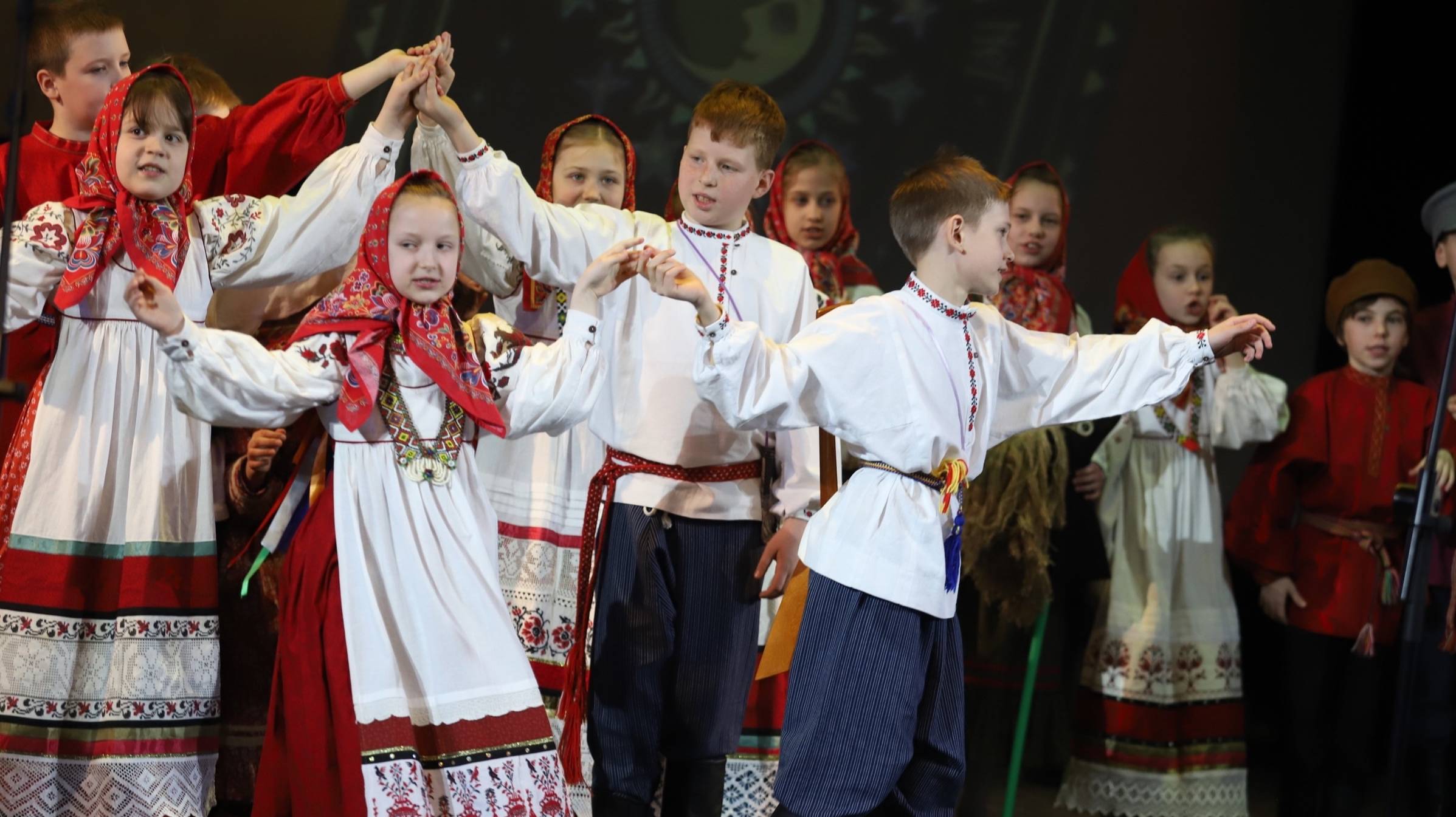 Юбилейный концерт ФА "Радуга" Выступление младших групп. Зимние песни