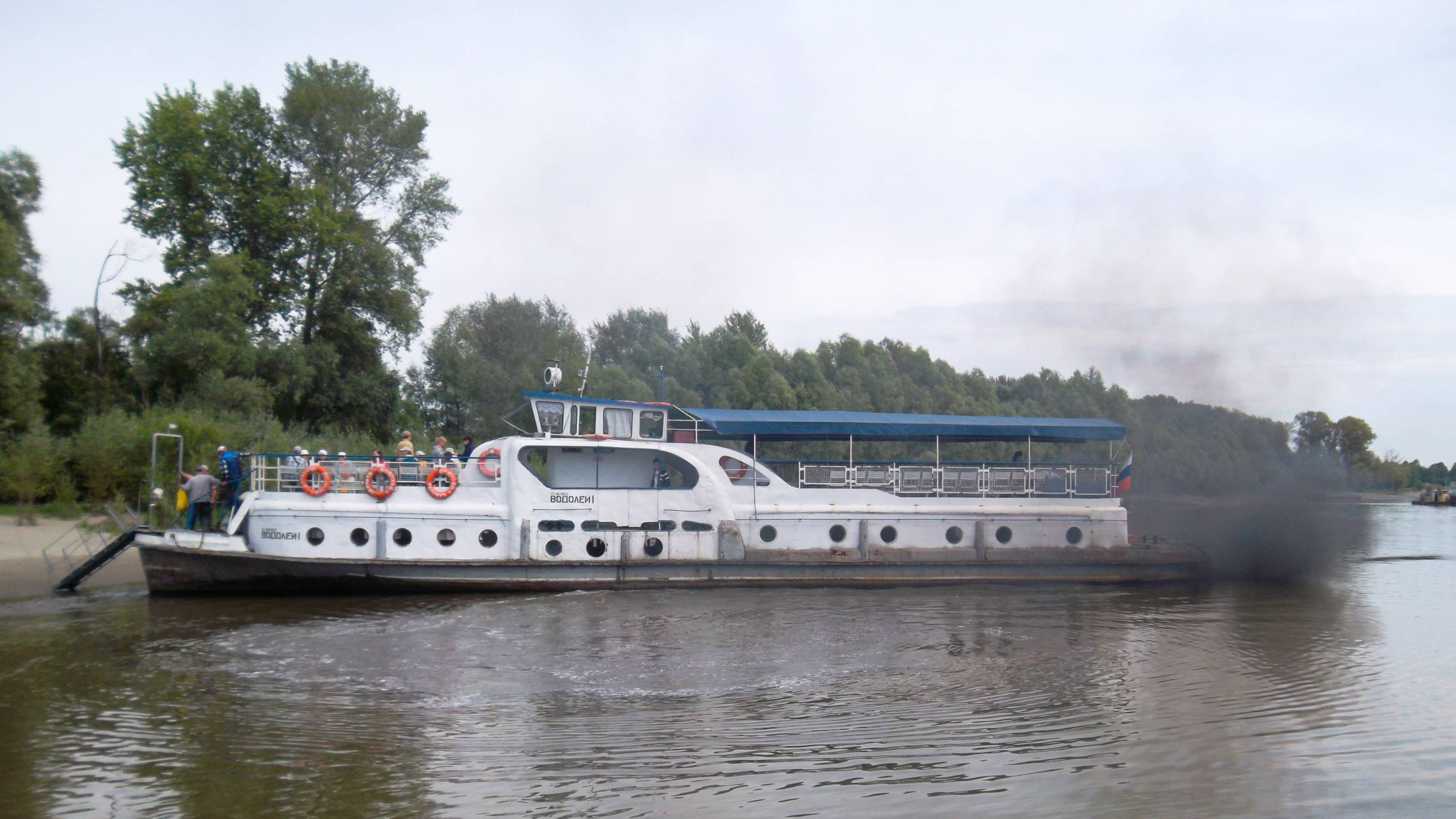 Сели на мель на теплоходе Москва-175, ПТ-47 Водолей-1 спешит на помощь!