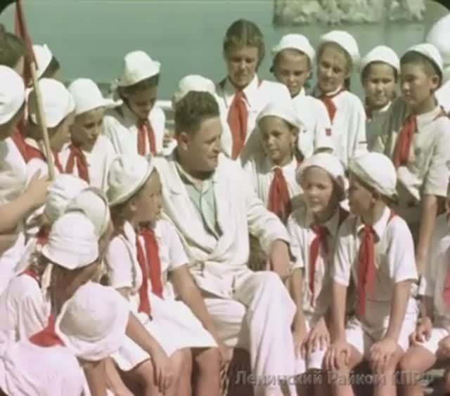Два мира - два детства. СССР и Запад. (Пионерское лето. 1952 г)