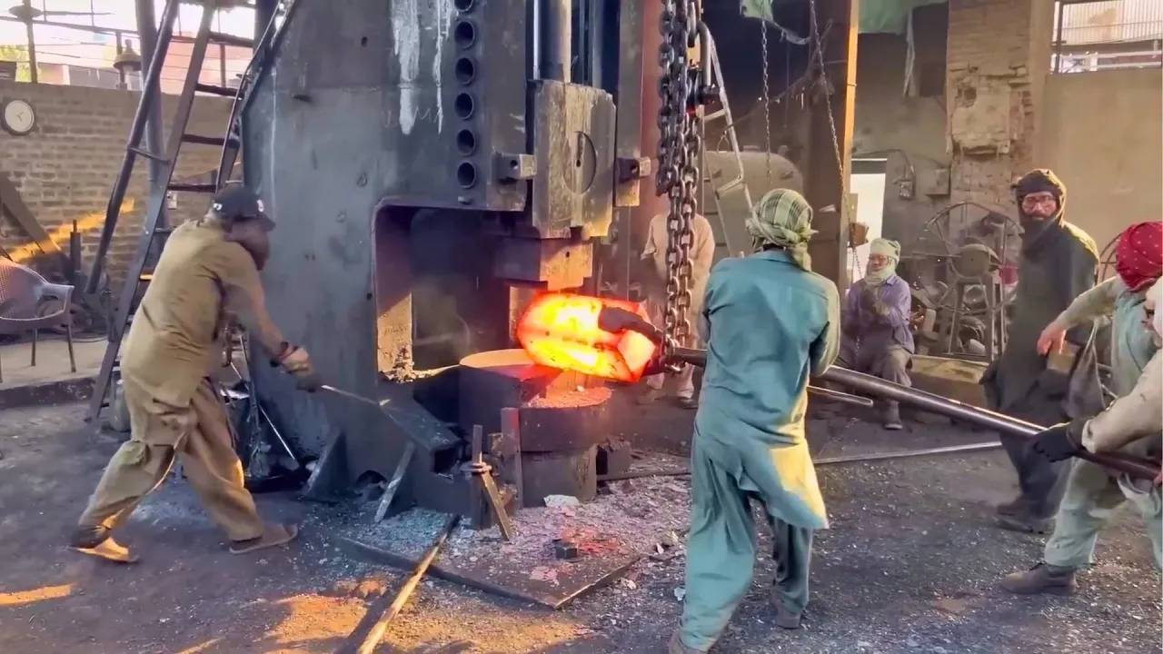 Удивительный производственный процесс с использованием 100-летних технологий