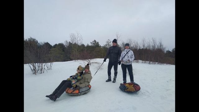 Поздняковы на ватрушках