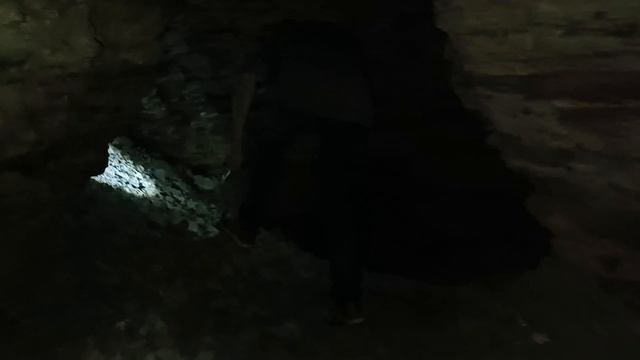 Кинопародия - 55 Охотник Эндрю в пещере (отрывок из фильма Спектрофобия 4 серия)