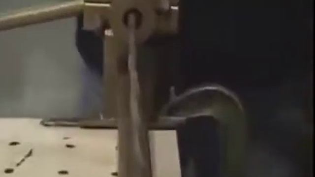 Кузнечный инструмент для продольного скручивания _Твистер_