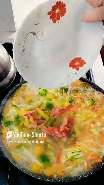 Ничего кроме пользы. Низкокалорийный овощной супчик с куриной грудкой.