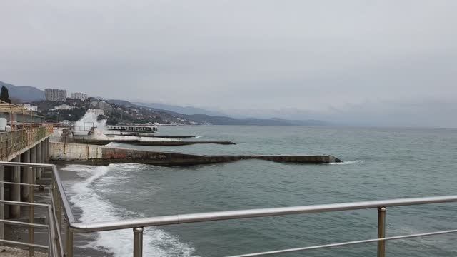 Гуляя по набережной Алушты…Весна.