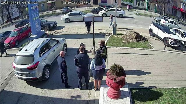 Сотрудники Управления по вопросам миграции оказали помощь пожилой местной жительнице