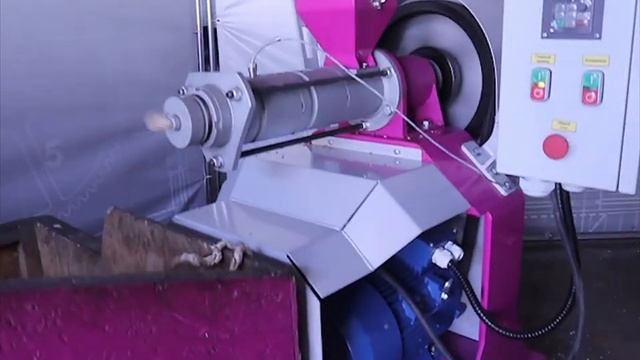 Кормовой экструдер в работе: модель ПЭ-110