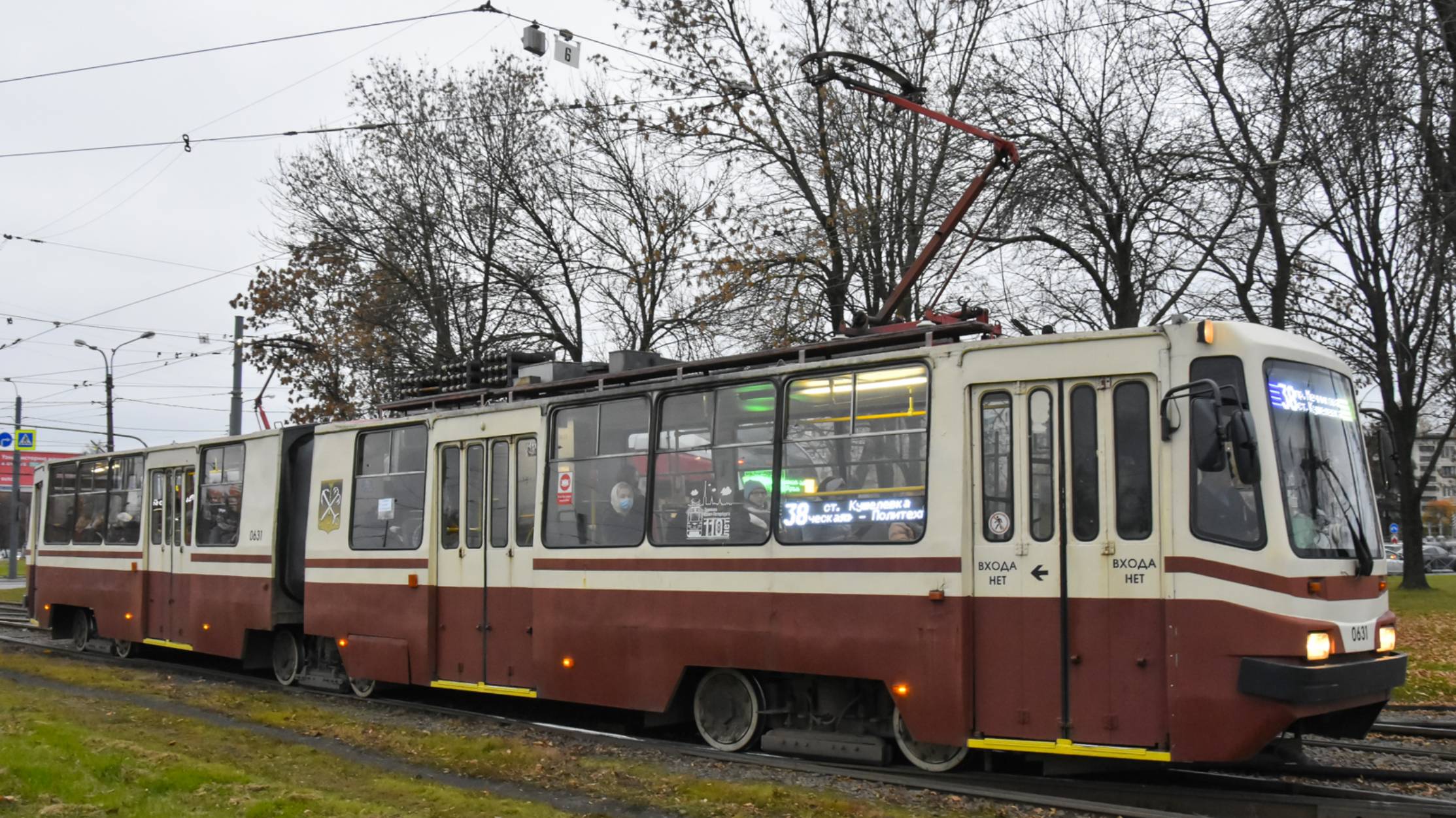Трамвай ЛВС-86К вымирающий вид на 38 маршруте