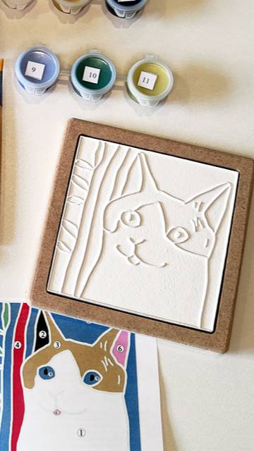 Декор плиток с котиками.