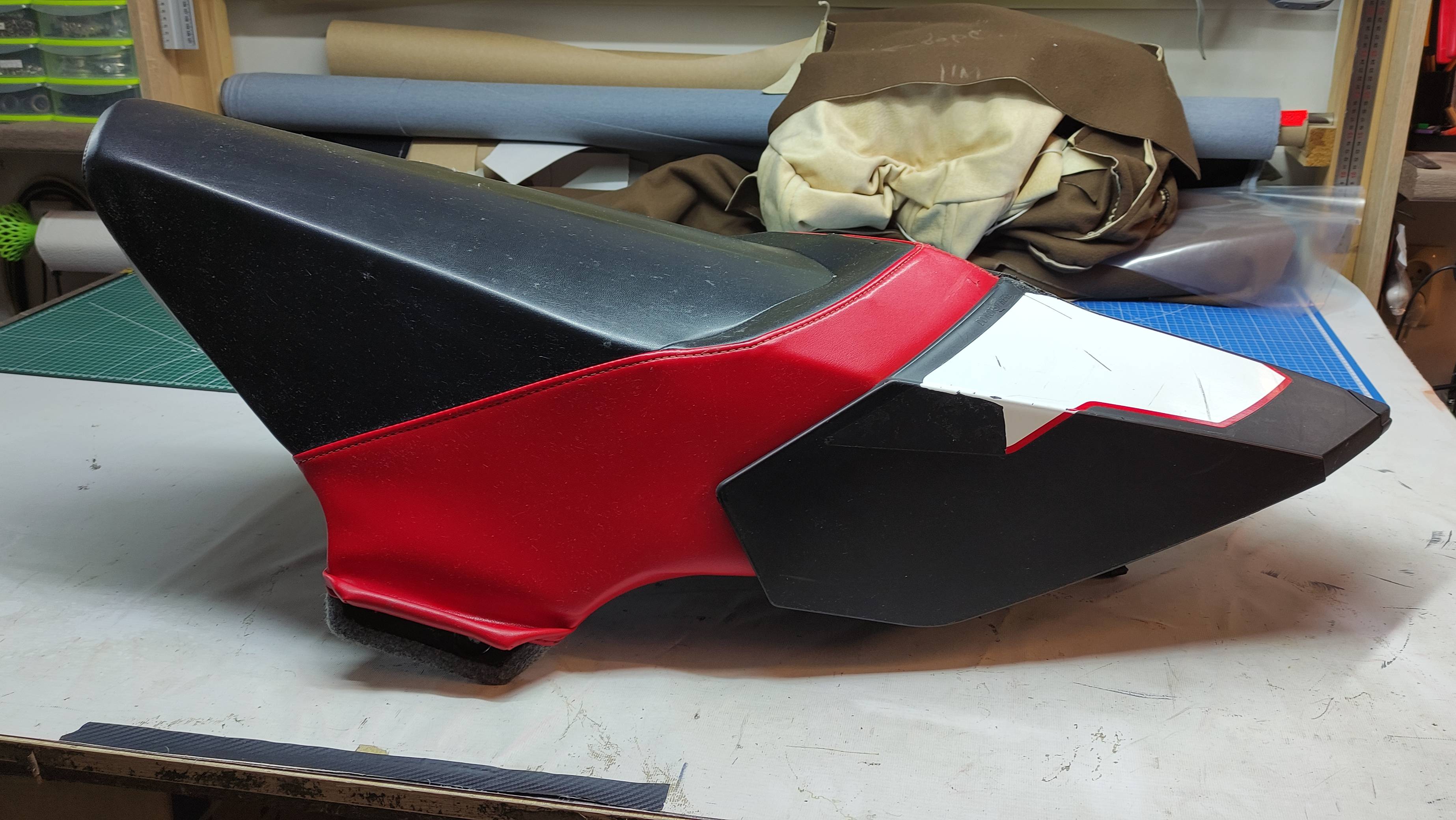 Перетяжка сидения от снегохода BRP Lynx Rave 600. Как работать с термо материалом?