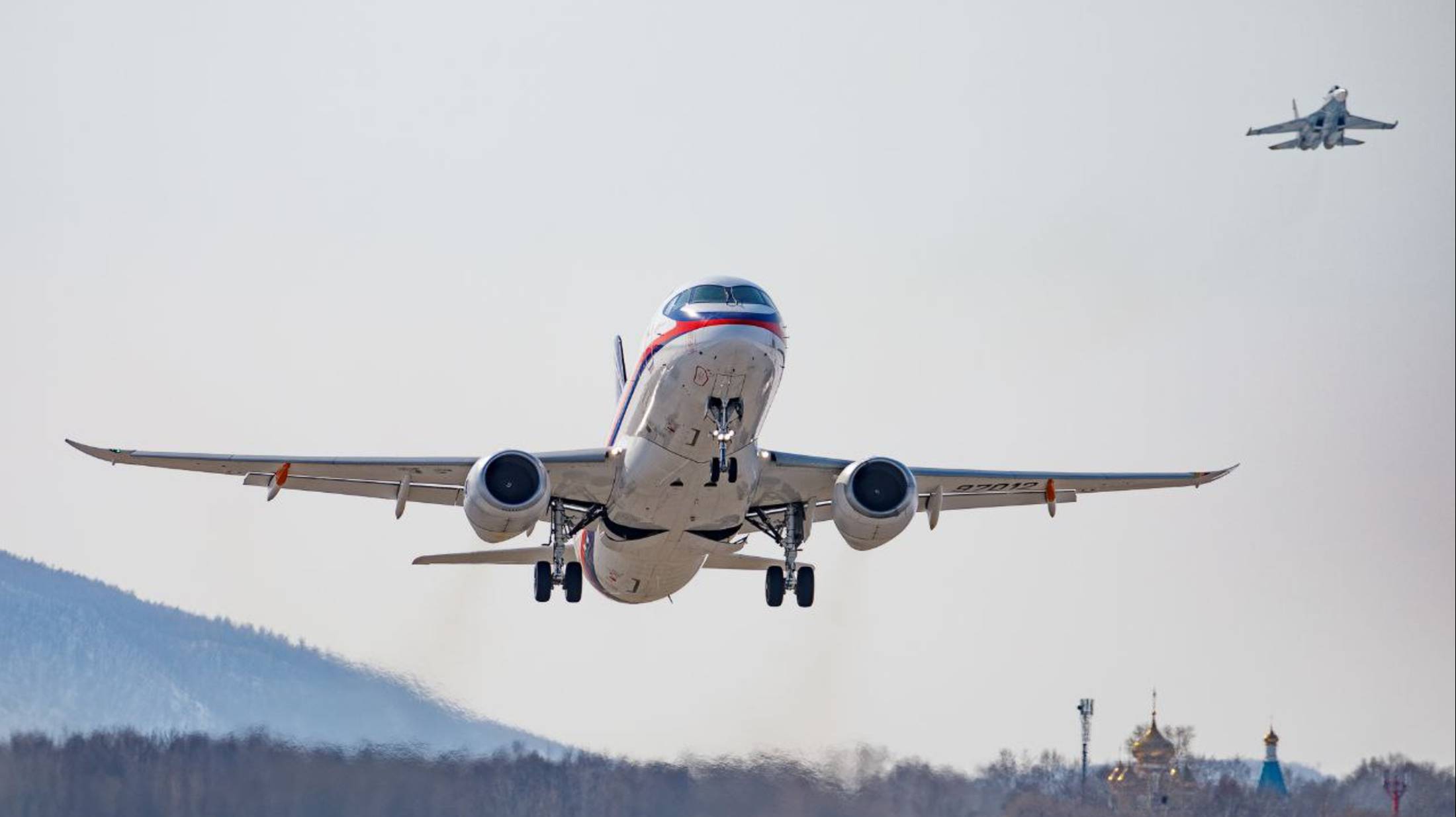 Первый полёт Superjet с российским двигателем сняли на видео