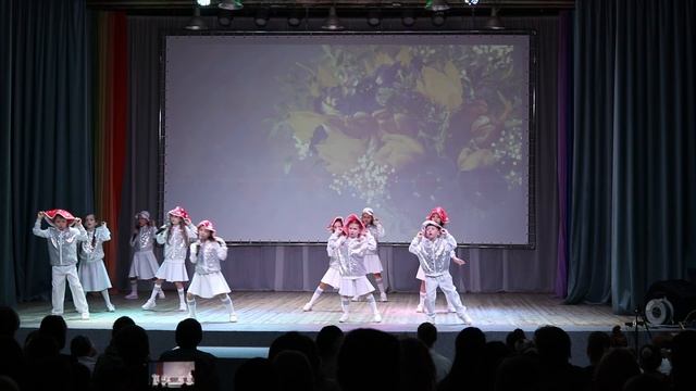 ЦРТДиЮ "Радуга", шоу-группа "Веселая карусель", "Мухоморы"