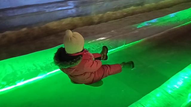 Вечерний ледяной городок 2025.mp4