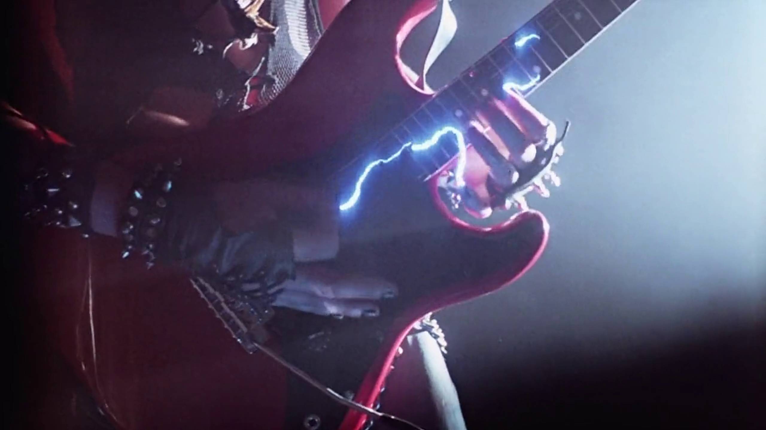 Sons Of The Forest-Где найти Гитару и Электропилу?