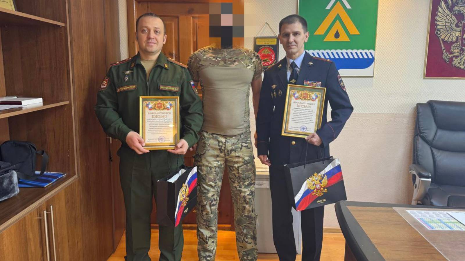 В Нижневартовске полицейских поблагодарили бойцы специальной военной операции