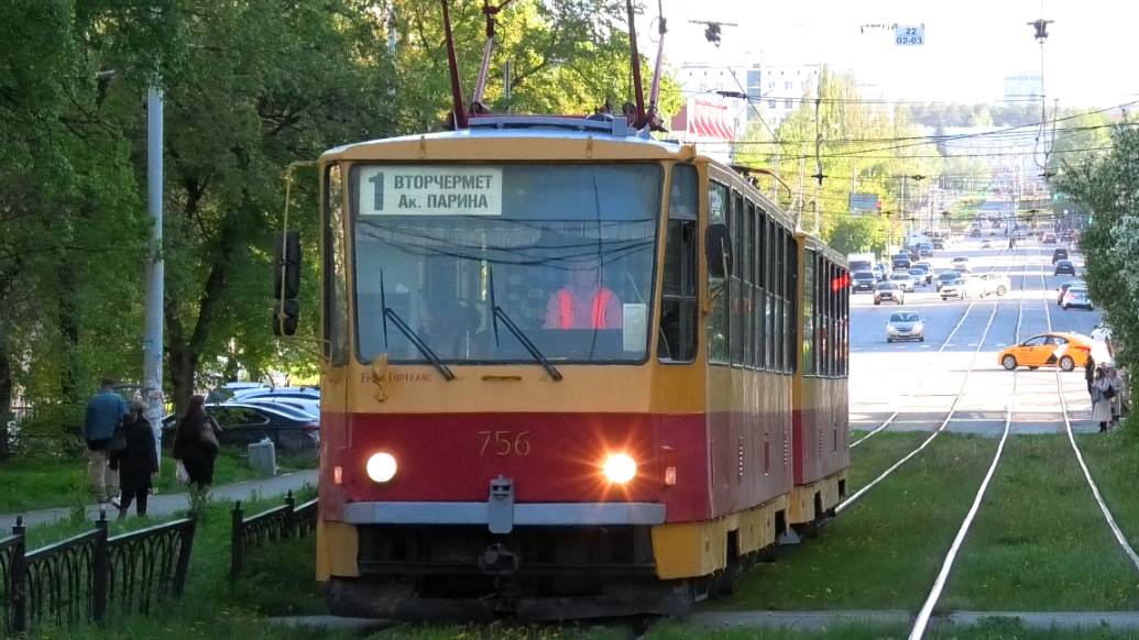 Трамвай Екатеринбурга Tatra T6B5SU СМЕ №756/757 маршрут 1 следует по улице Белореченская
