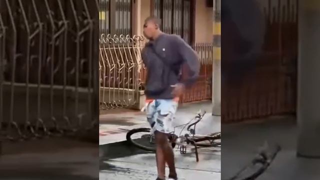 Лучшее противоугонное средство
Смеялся полчаса