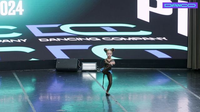 Телякова София, Эстрадно-спортивный танец. педагог-хореограф
Наталья Резникова