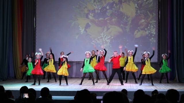 ЦРТДиЮ "Радуга", музыкально-хоровая студия "Акцент", "Кружится планета"