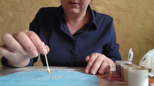 17398927977959 Рисование золотой рыбки в аквариуме с помощью ватной палочки для младшего возраста