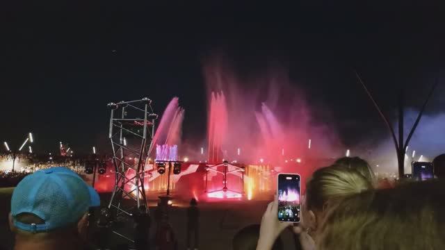 Магнитогорск, День металлурга,Шоу, открытие нового фонтана высотой 30 метров стальное сердце РОДИНЫ.