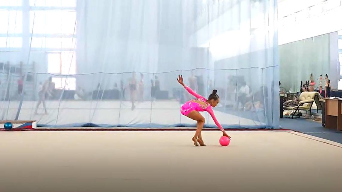 Художественная гимнастика. Соревнования по новым правилам 2025 год. Упражнение с мячом