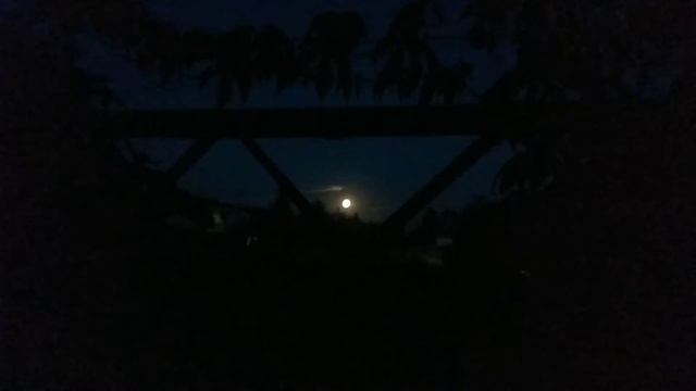 Что краше Полнолуние или костер?