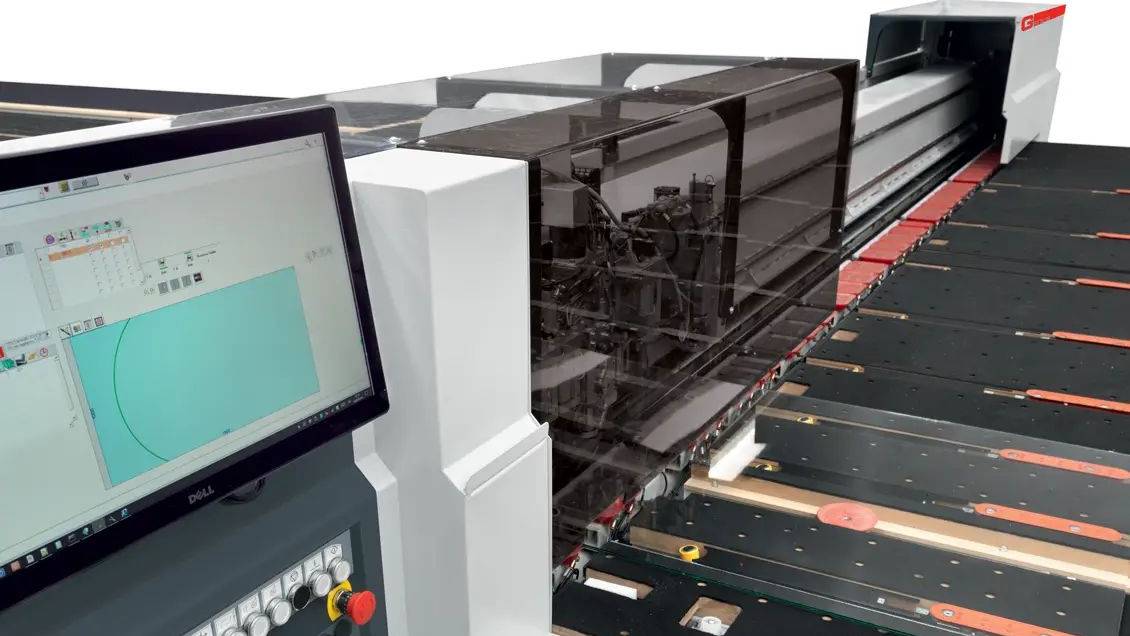Криволинейная резка, разлом и разделение триплекса на автоматической линии Intermac Genius 46LM-A