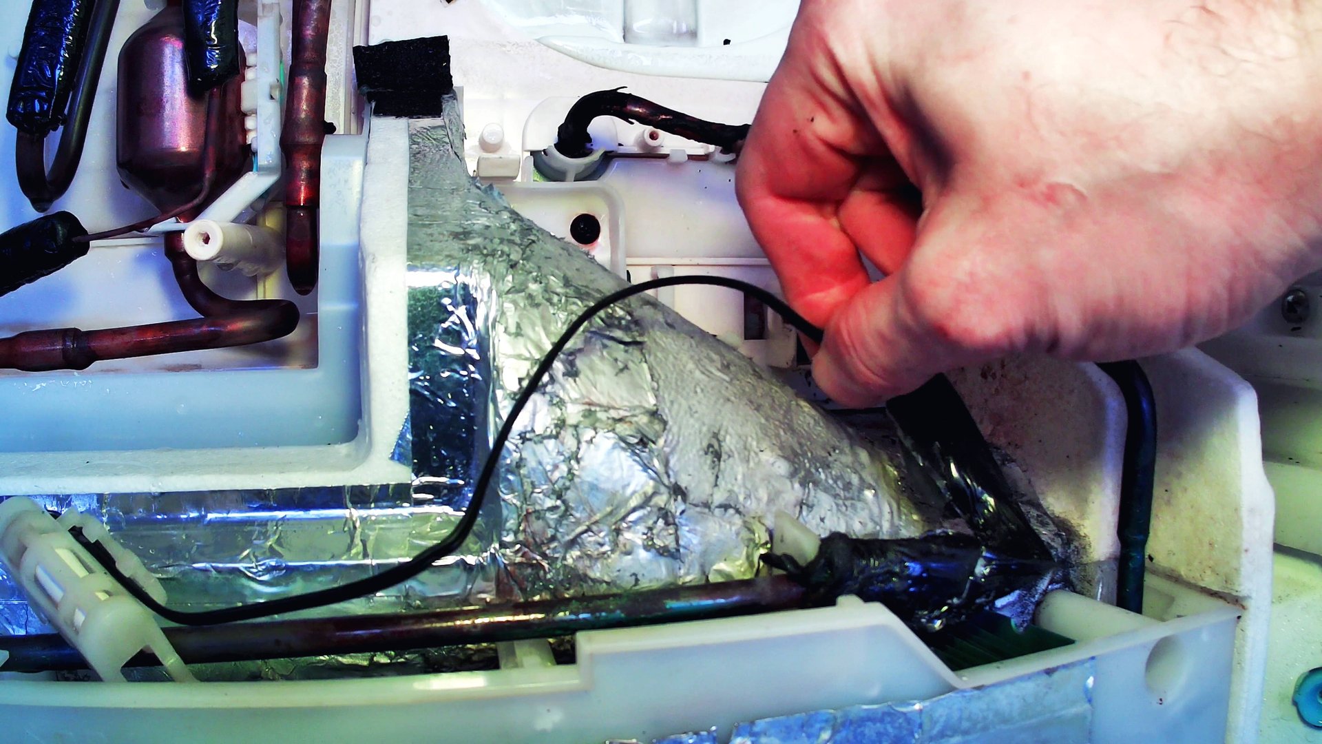 Замена датчика испарителя на холодильнике Toshiba