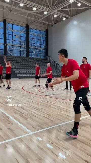 Как играть первый темп в волейболе