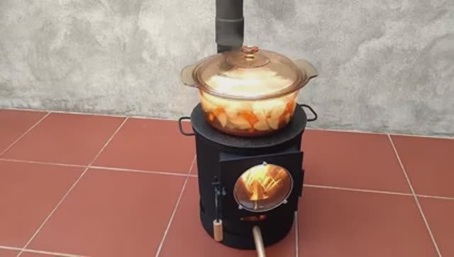 Современная дровяная печь из старого газового баллона