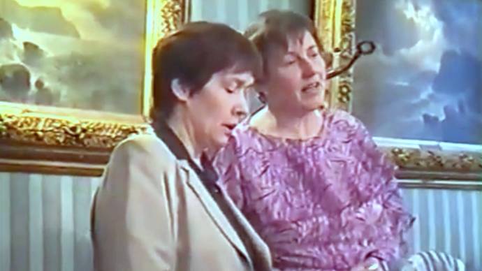 "Ожидание", автор - Вера Журба.
Первые слова: "Смола сосновая слезинкой катится..."